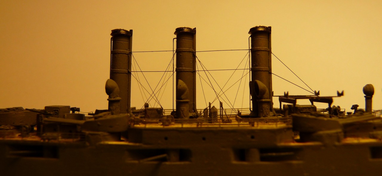 Cuirassé américain USS Vermont au 700e (Niko Models + Scratch)